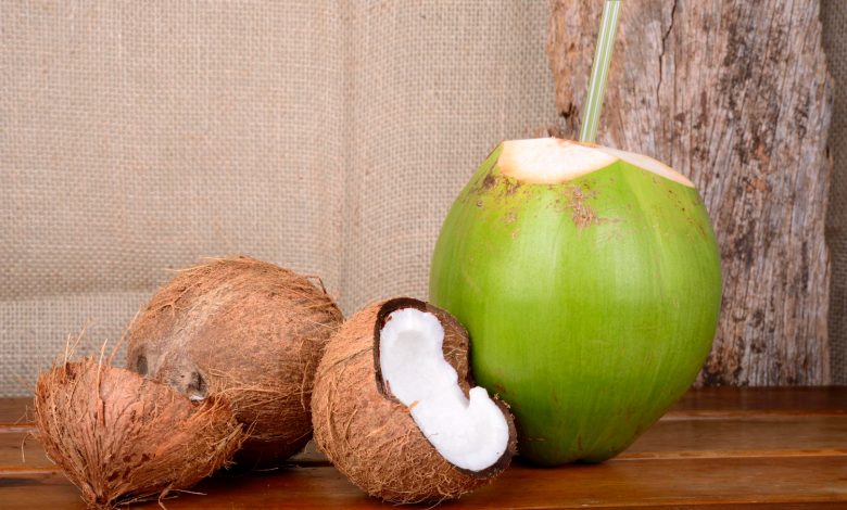 Los increíbles beneficios de beber agua de coco todos los días