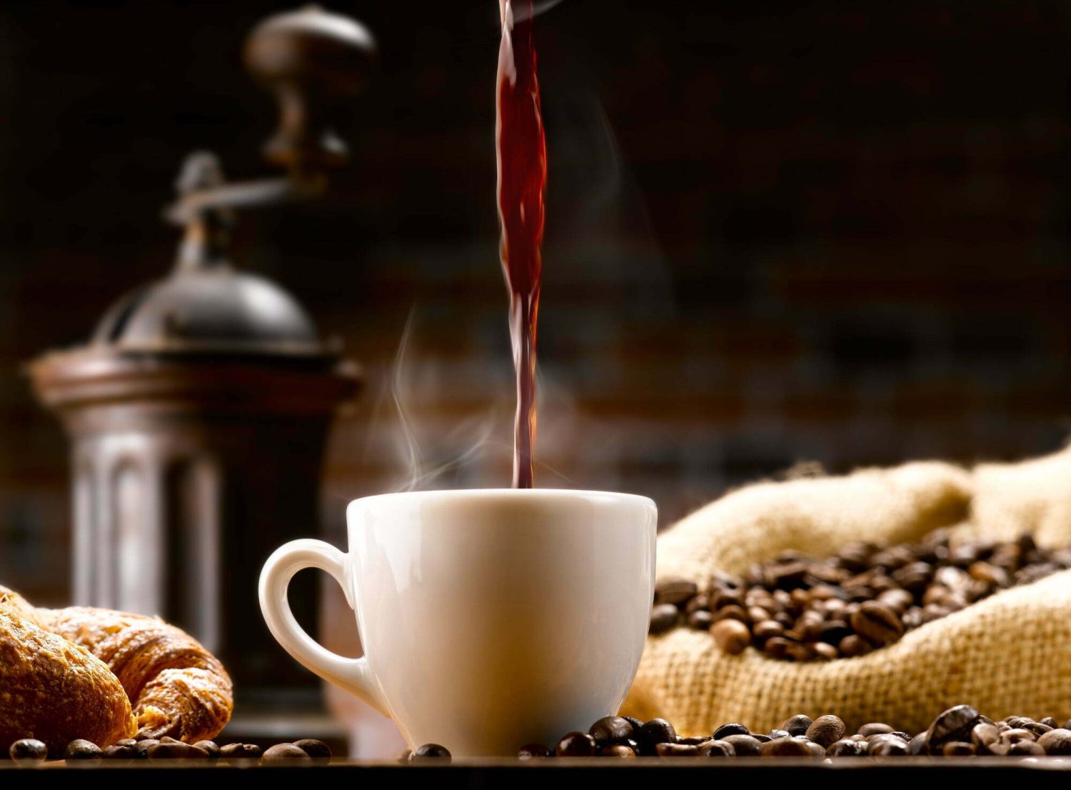 Los alimentos que nunca se deberían mezclar con café, según nutricionistas