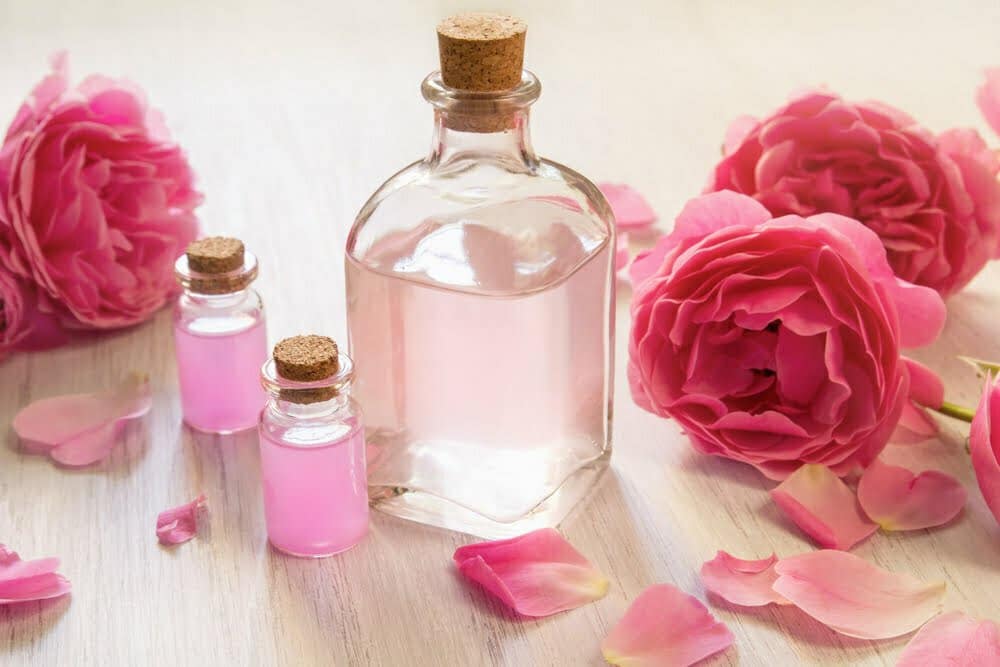 Conoce los beneficios del agua de rosas