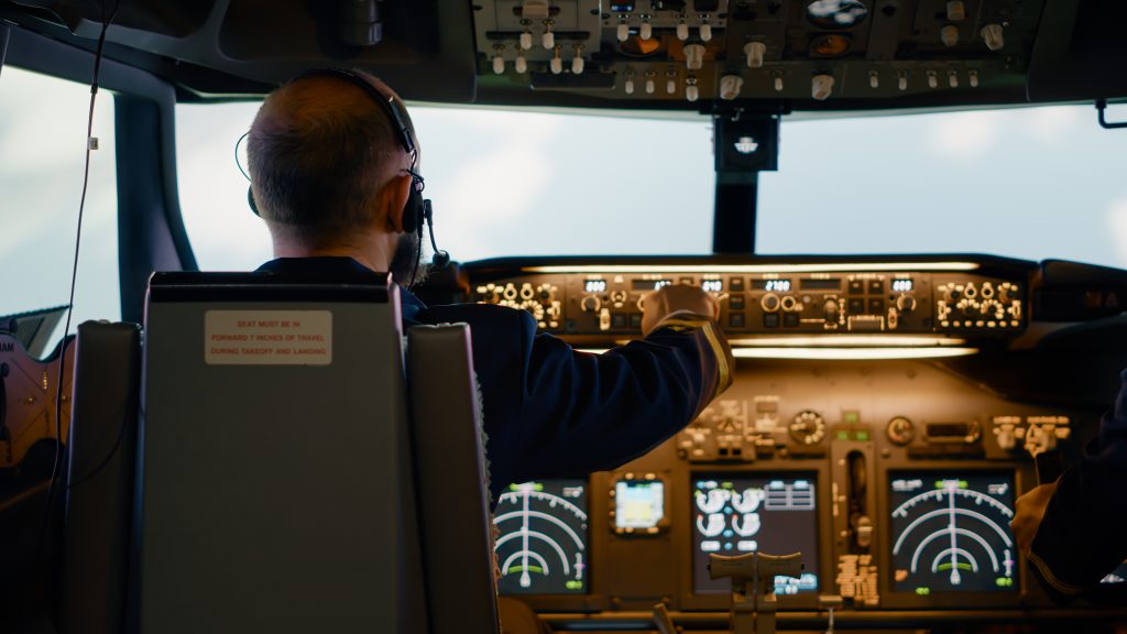 El aterrador momento que vivió un piloto de avión en pleno vuelo